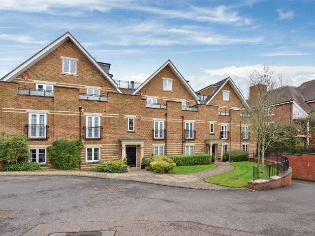 apartment for rent in Gerrards Cross Buckinghamshire SL9 8HS Ethorpe House, Packhorse Road