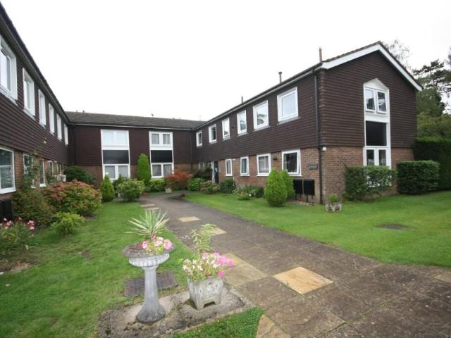 apartment for rent in Gerrards Cross Road, SL2 4EY