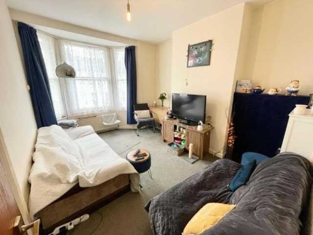 apartment for rent in Gladstone Place, Brighton