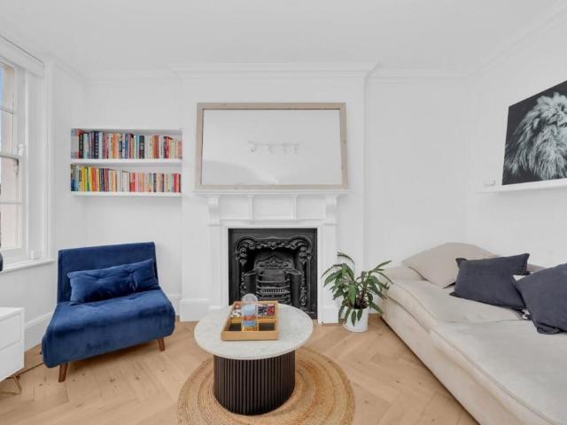 apartment for rent in Gloucester Crescent, NW1 7DL