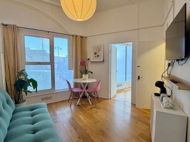 1 bedroom flat to rent on Great Eastern Street, London