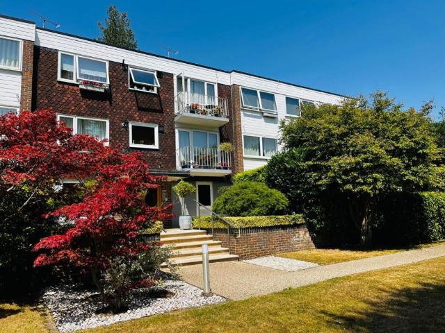 apartment for rent in Greenhill, High Road, Buckhurst Hill, IG9 5SH