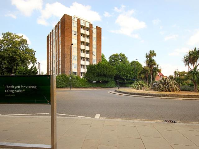 apartment for rent in Greenlaw Court, W5