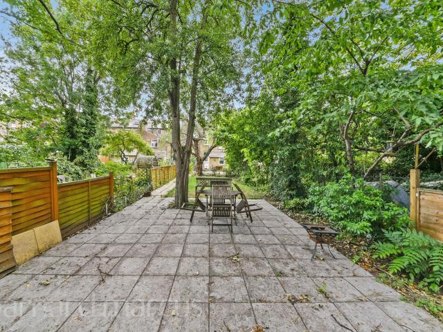 apartment for rent in Grove Park Road, West green road, West green road