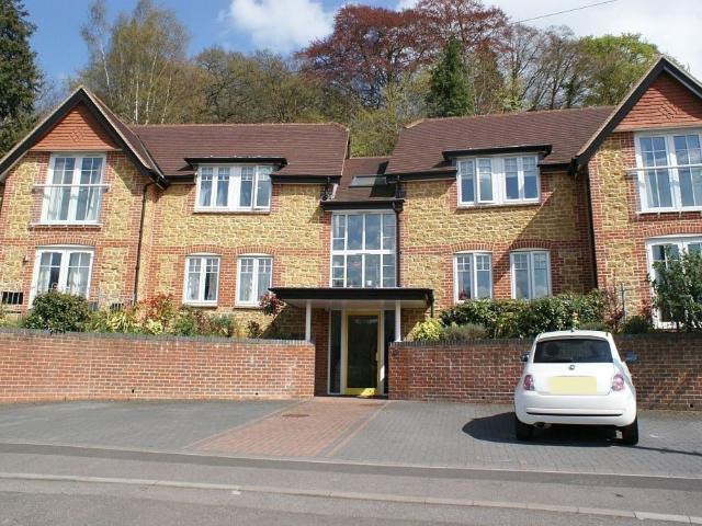 apartment for rent in Grove Road, GU7 1RE