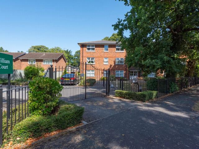 apartment for rent in Guildford Road East, Farnborough, GU14