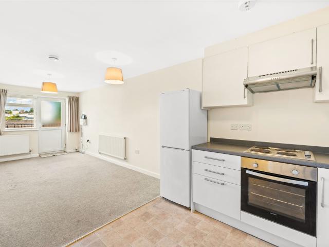 apartment for rent in Dovers Green Road, RH2 8BS