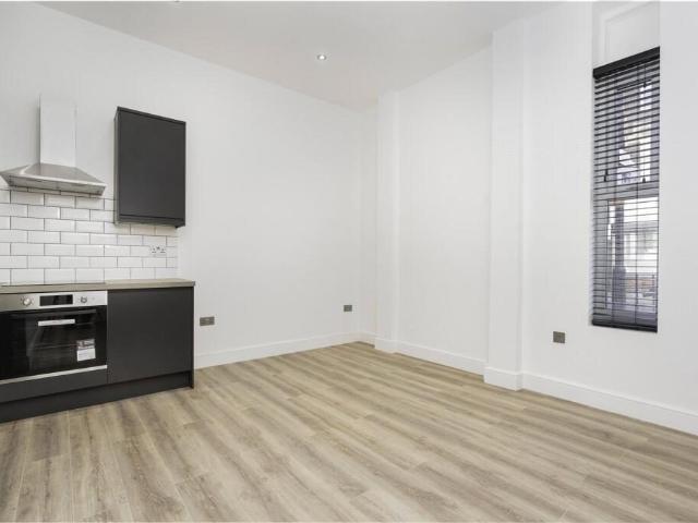 apartment for rent in Downs Road, E5 8DA