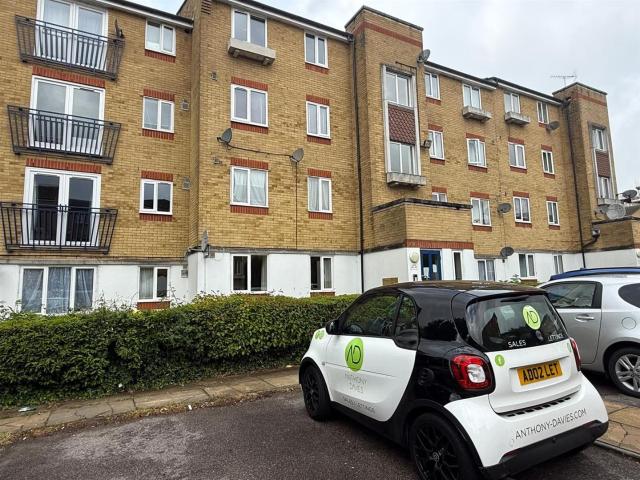 apartment for rent in Dadswood, Harlow, Harlow