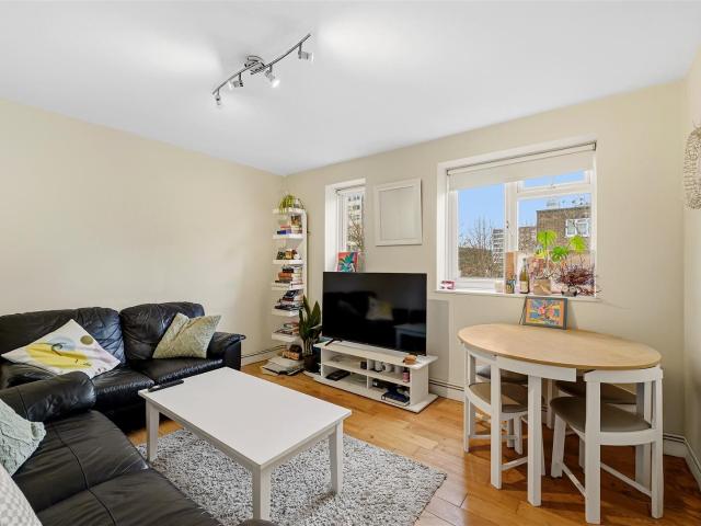 apartment for rent in Dagnall Street, Battersea, SW11