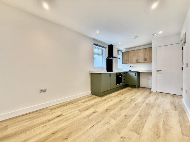 apartment for rent in Devonport Road, Plymouth