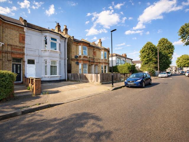 apartment for rent in Disraeli Road, Forest Gate, London, E7