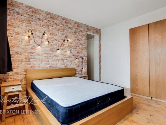 apartment for rent in Dumbarton Court, Brixton Hill