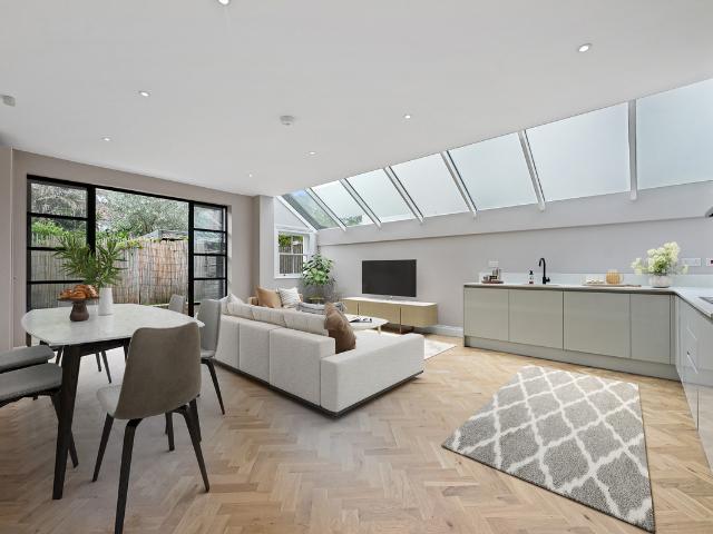 apartment for rent in Dunraven Road, London, W12