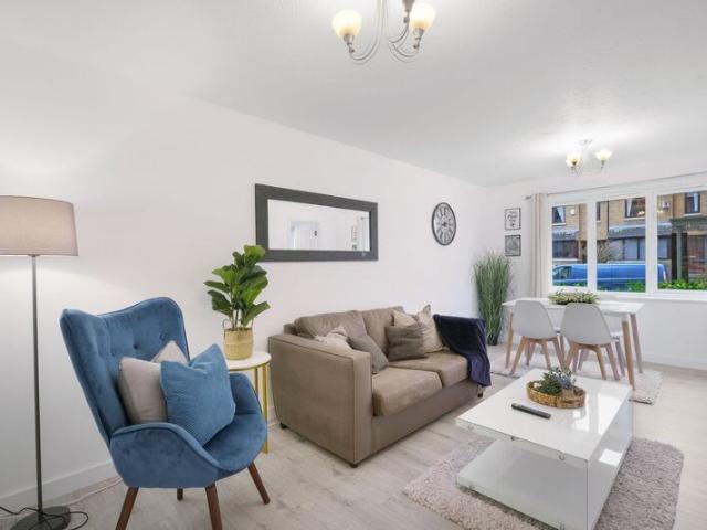 apartment for rent in E14 Tyndal Ct 09