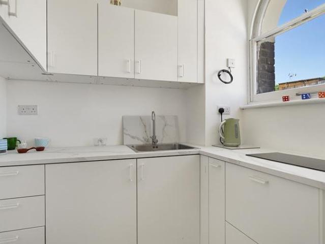 apartment for rent in Emperors Gate, SW7