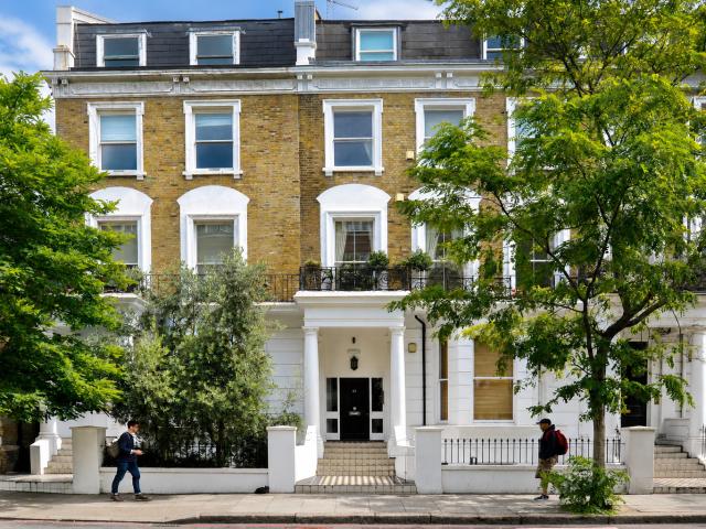 apartment for rent in Earls Court Road, Kensington W8
