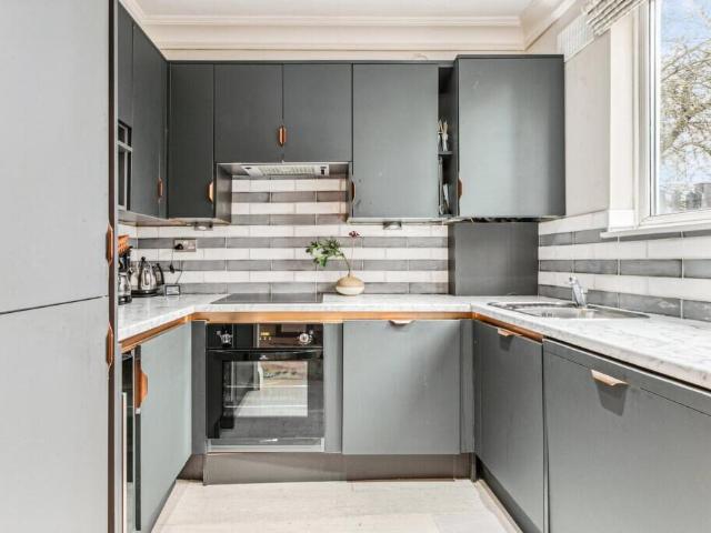apartment for rent in Earlsfield Road, SW18 3DB
