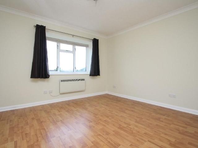 apartment for rent in Edgell Road, TW18 2DR