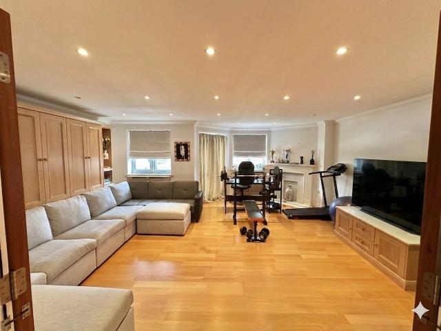 Apartment for rent in Elmwood House, 2 Crescent Road, EN2 7AR