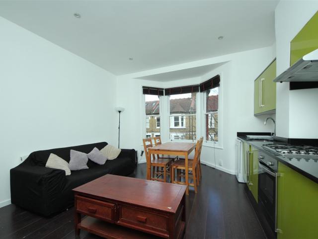 apartment for rent in Eynham Road, W12
