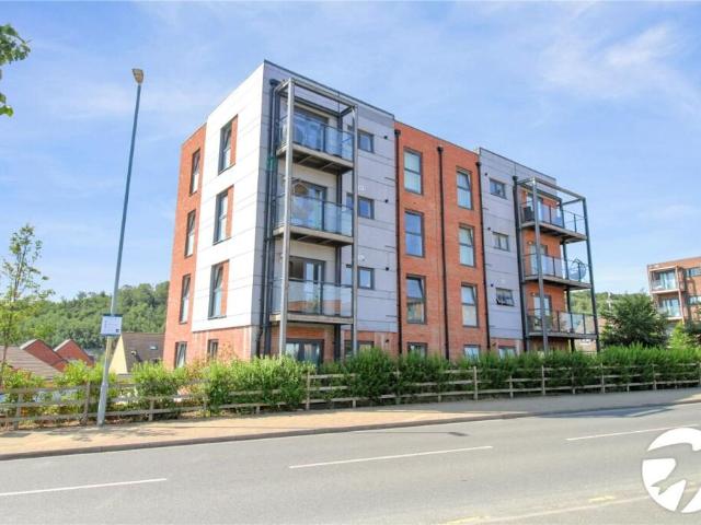 apartment for rent in Eyres Drive, DA10 1DG
