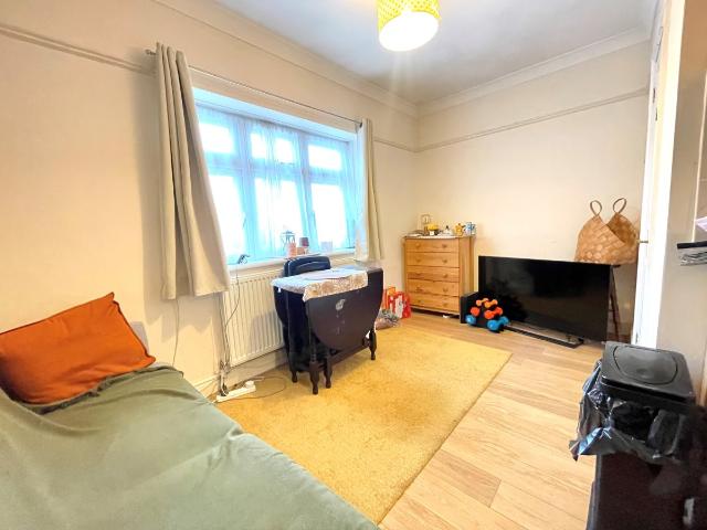 Apartment for rent in Fountains Crescent, N14 6BD