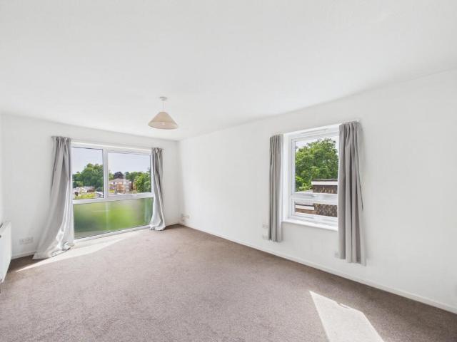 apartment for rent in Foxgrove Road, BR3 5BY