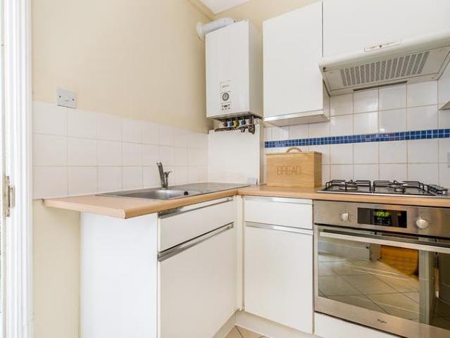 apartment for rent in Fontarabia Road, SW11