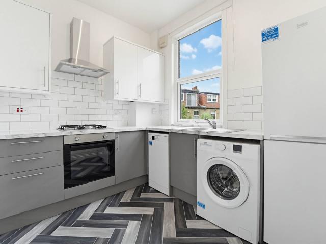 apartment for rent in Fordhook Avenue, London, W5 3LS