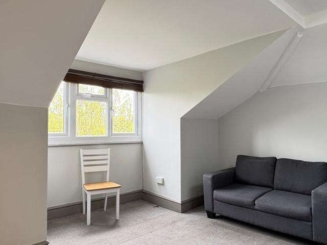 2 bedroom flat to rent on Fordwych Road, London