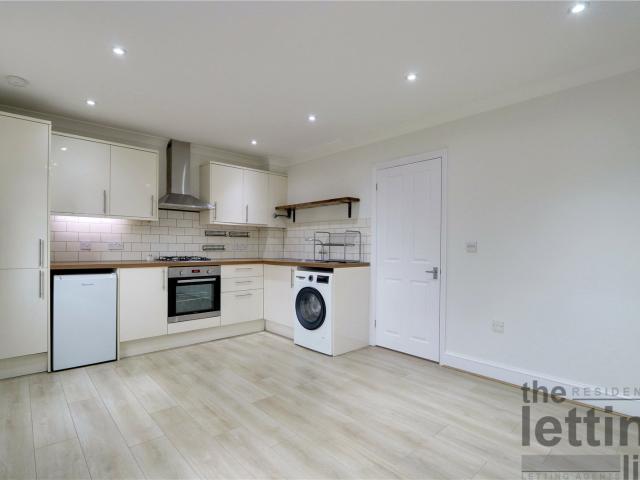 Apartment for rent in Forty Hill, Enfield, Middlesex, EN2 9HT