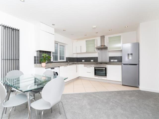 apartment for rent in Farifield Road, UB8 1AZ
