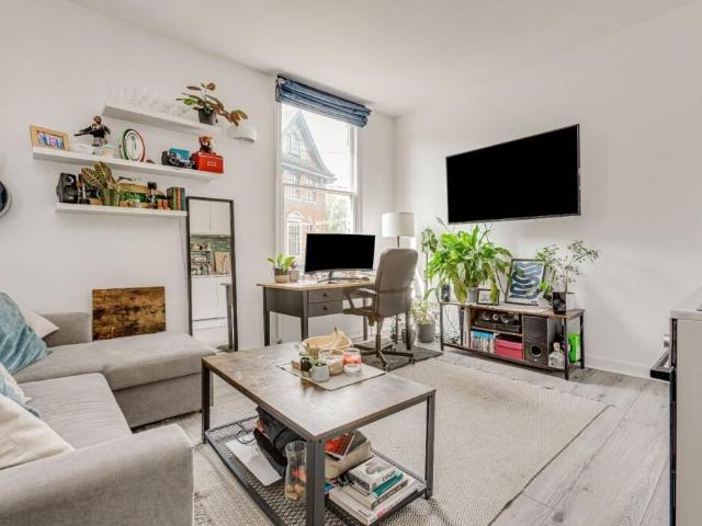 apartment for rent in Fernlea Road, SW12 9RT