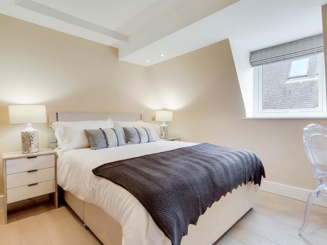 apartment for rent in Fitzjohns Avenue, London