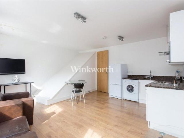 apartment for rent in Finchley Road, NW11 8RR