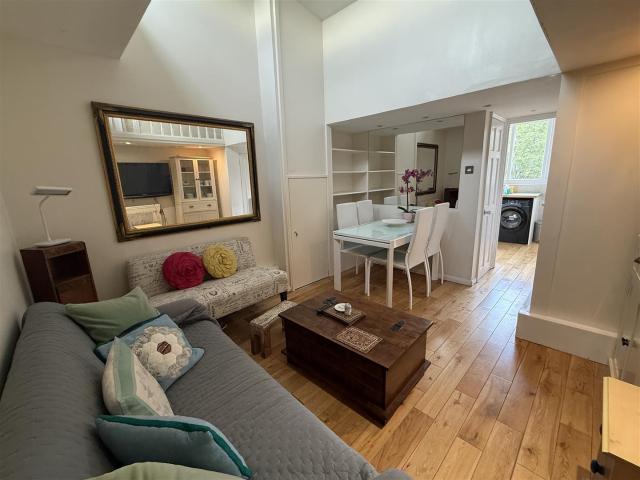 apartment for rent in Finborough Road, London, SW10