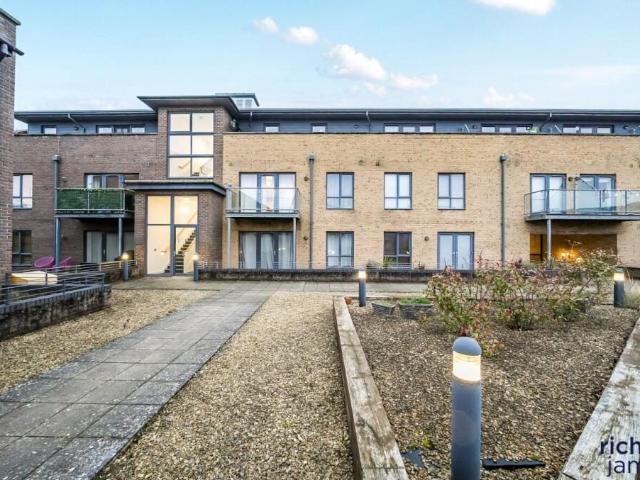 apartment for rent in Fire Fly Avenue, SN2 2EX