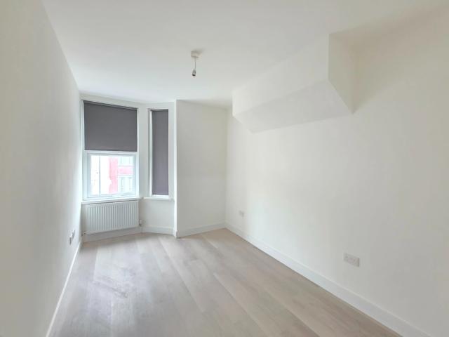 apartment for rent in First Floor Flat, Howard Road, Cricklewood, London, NW2