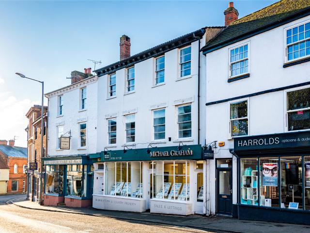 apartment for rent in Flat 2, Bridge Street, Buckingham, Buckinghamshire, MK18 1EL