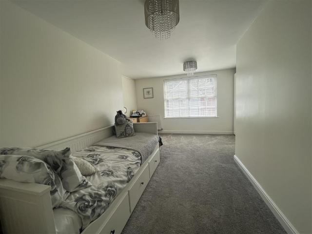 apartment for rent in Florey Gardens, Aylesbury, Aylesbury