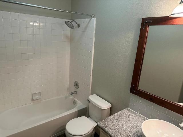 Apartment for Rent in Fresno, California, Ref# 202003558