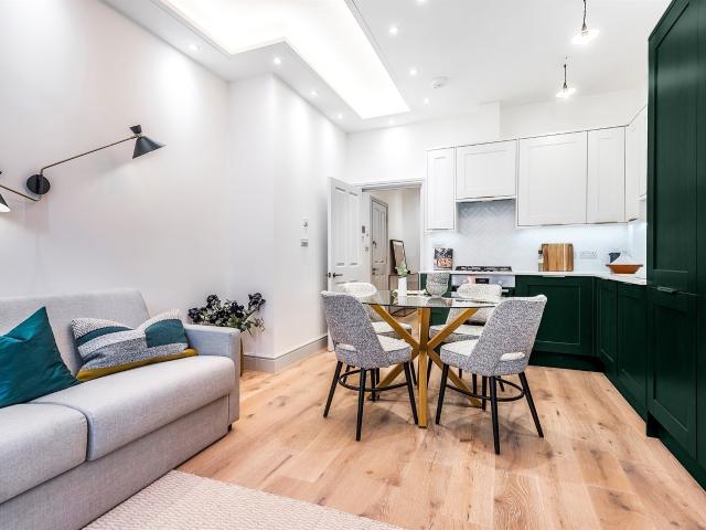 apartment for rent in Frithville Gardens, London, London
