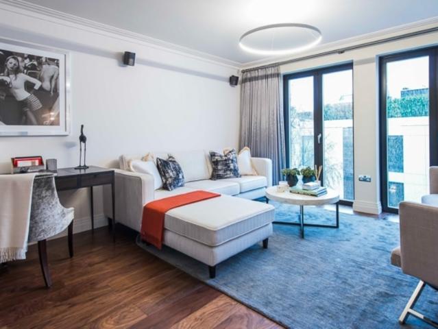 2 bedroom flat to rent on Fulham Road, London