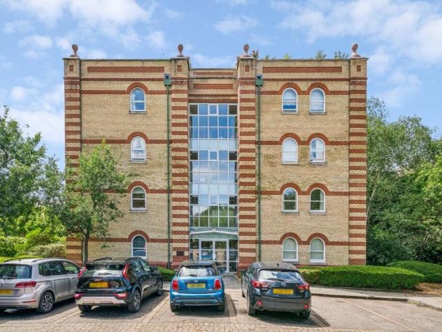 apartment for rent in Keble Place, SW13 8HJ