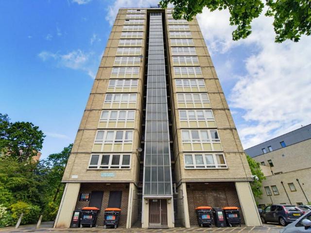 apartment for rent in Keevil Drive, SW19 6TD
