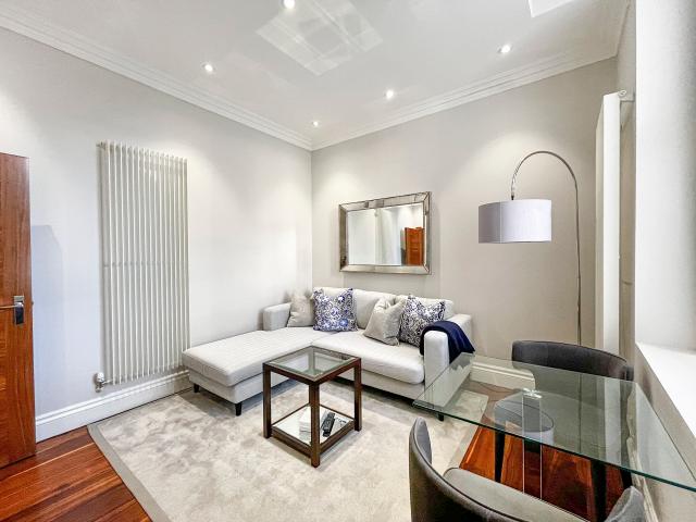 apartment for rent in Kensington Gardens Square, Bayswater W2