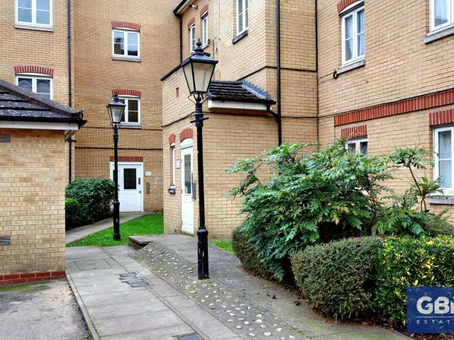 apartment for rent in Kidman Close, Gidea Park, RM2