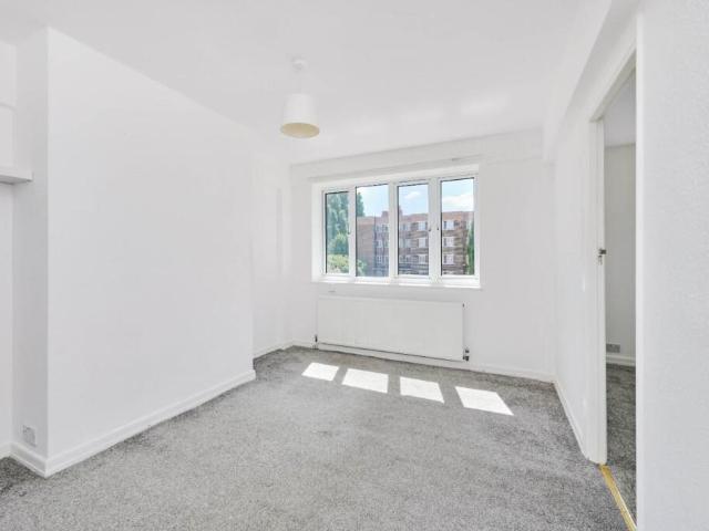 apartment for rent in Kimber Road, SW18 4PA