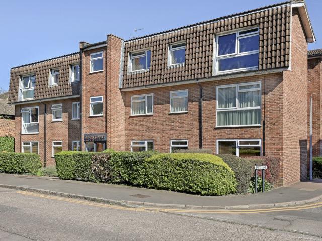 apartment for rent in Kings Avenue, Buckhurst Hill, IG9